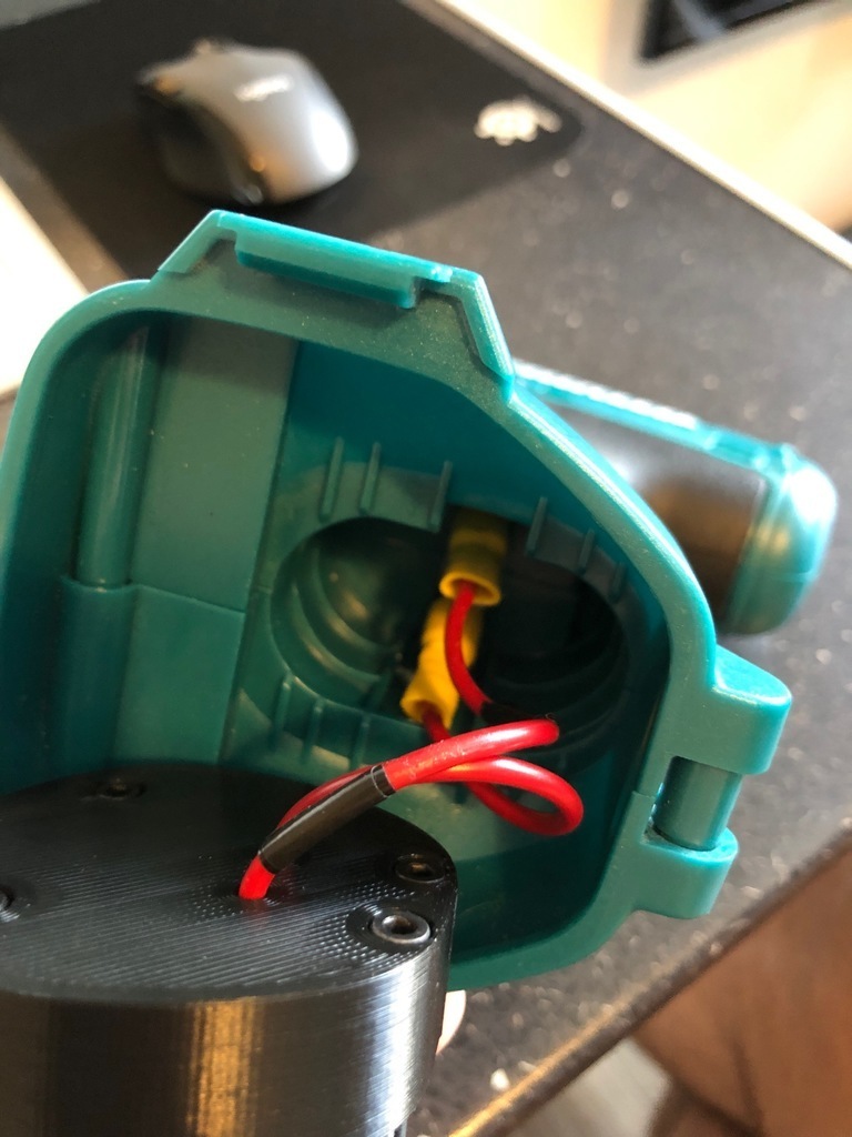 Archivo 3D gratis Adaptador para batería Bosch 12V a Makita 8270D 🧞‍♂️ ...