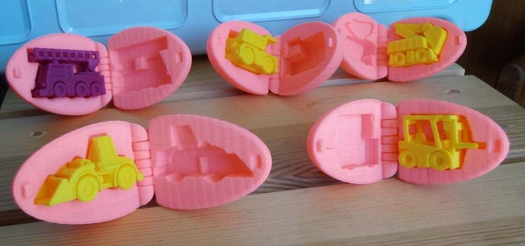 3D printable Surprise Egg #2 - Tiny Fork Lift・Cults