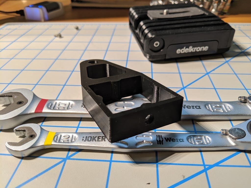 Free 3D file Oculus Rift mount for 40mm 8020 extrusion 👽 ・3D printer ...