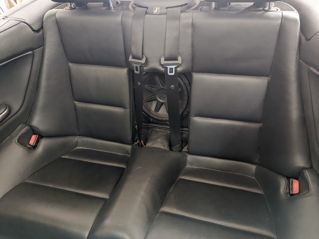 Free 3D file E46 Convertible Rear Seat Amplifier Mount 💺 ・3D print ...