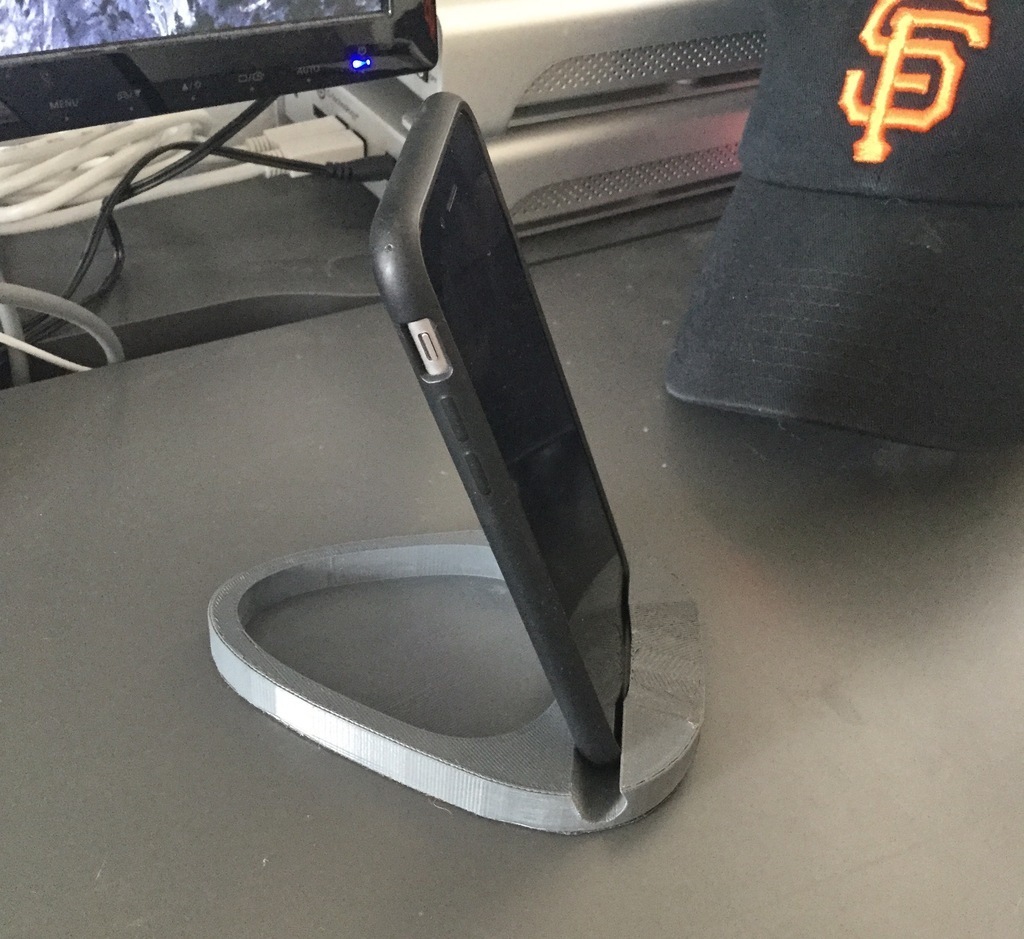 Free 3D file iPad & iPhone stand 📱・3D printable model to download・Cults