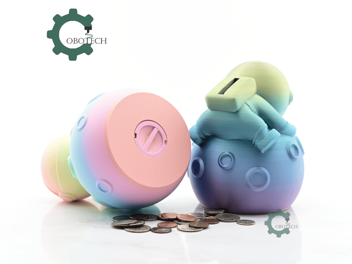 🧑‍🚀 Cobotech Astronaut Hugging The Moon Piggy Bank - Настольный декор ...