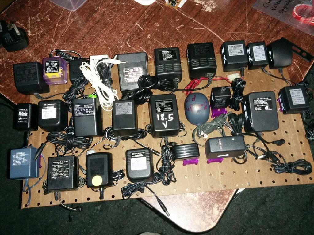 3D printing AC adapter organizer for 9/32 inch pegboard・Cults