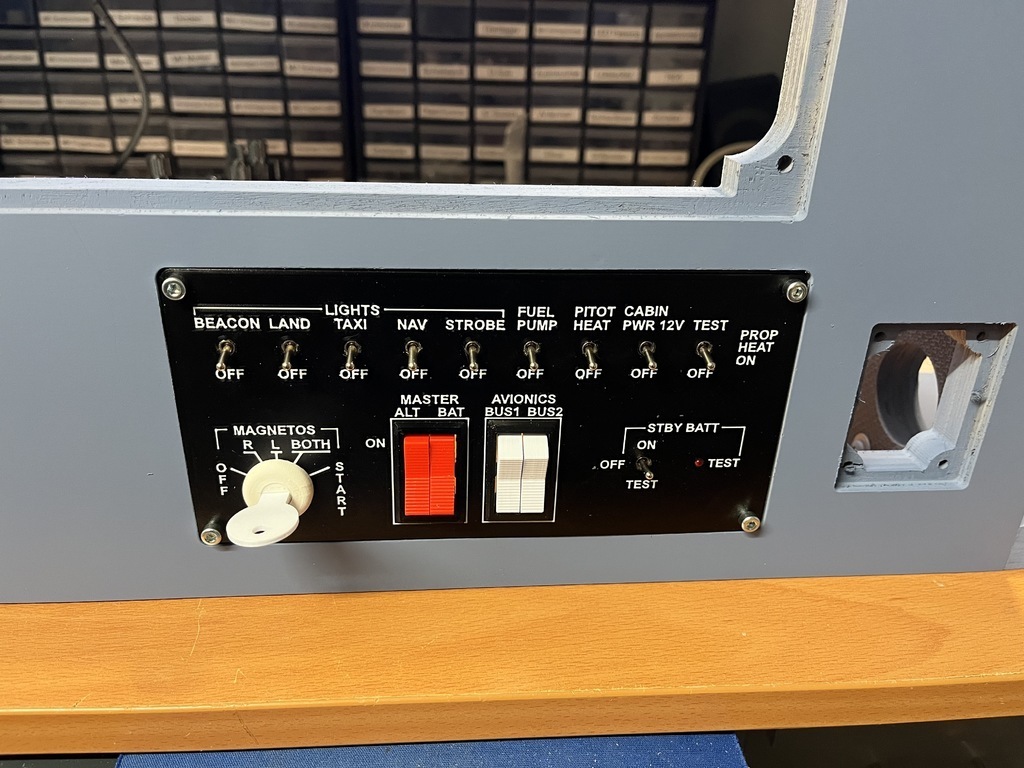 Archivo 3D gratuito Cessna MiniSwitch Panel 🧑‍🔧 ・Design para impresora ...