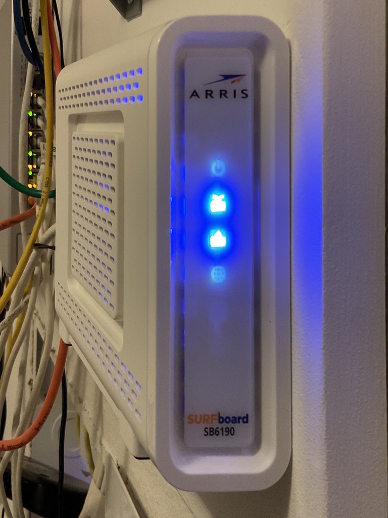 Free 3D file LED SHIELD / Dark Mode for Motorola Surfboard SB6190 🛡️・3D ...