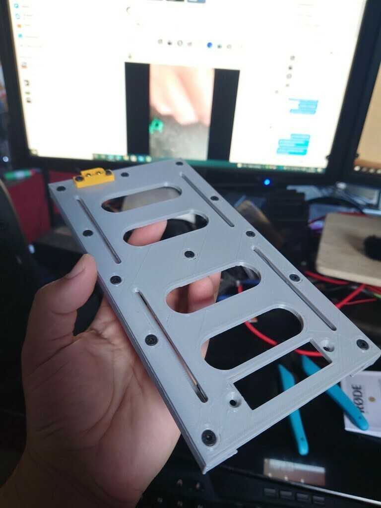 Free 3D file RC Plane scalable battery mount plate 🛩️ ・3D printer ...