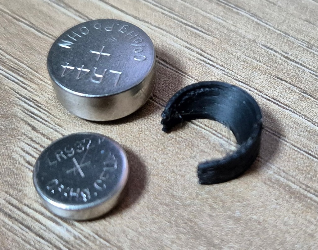 Free 3D file LR932 to LR44 Battery adapter 🔋 ・Design to download and 3D ...