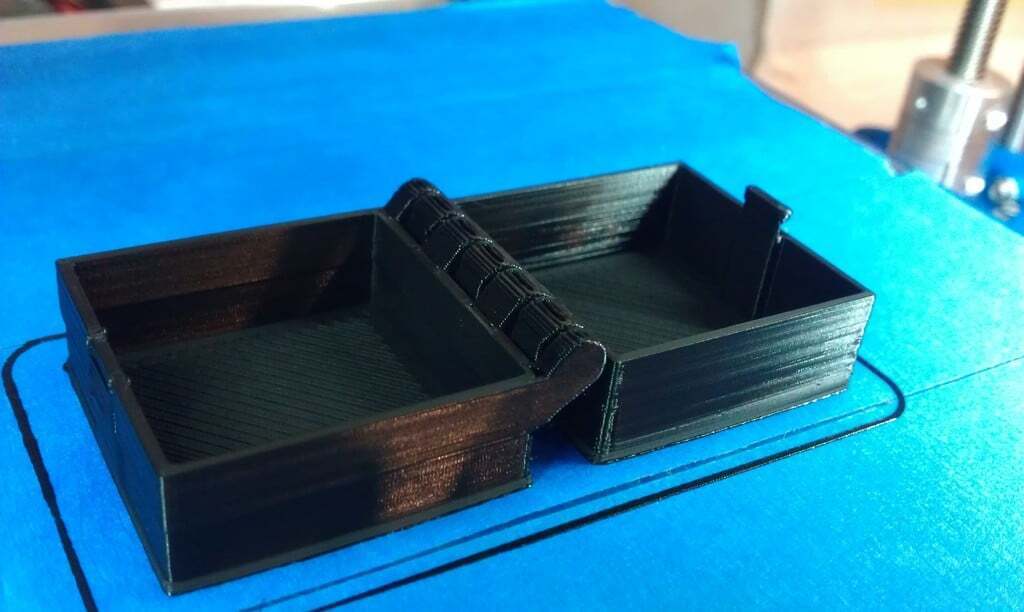 3D printable Hinged Box With Latch, Somewhat Parametric and Printable ...
