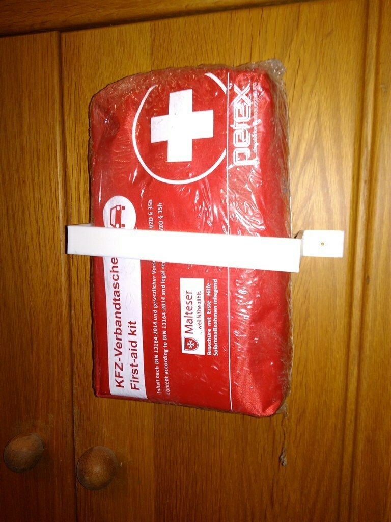 Free 3D file First aid kit holder 🧹 ・3D printing template to download・Cults
