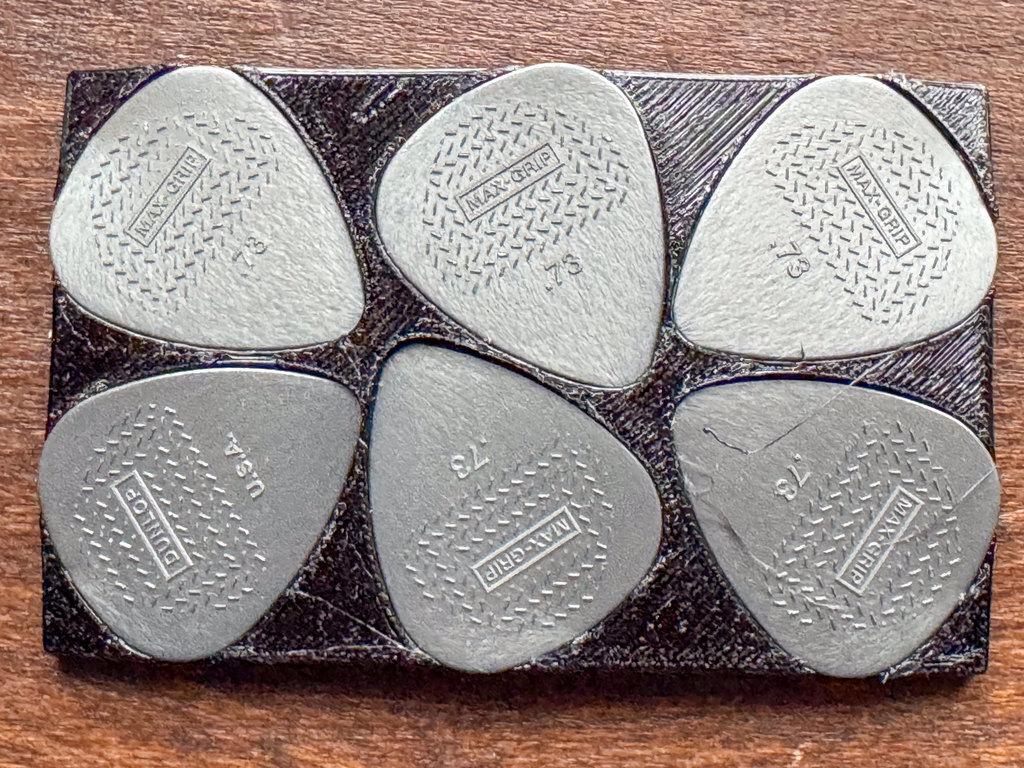 🎸 Guitar Plec Holder Tamaño tarjeta de crédito・Archivo 3D Gratis para ...