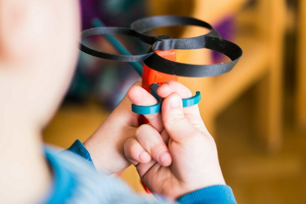 Free 3D file Strong Flying Propeller / Pull Copter for Kids :) (No ...