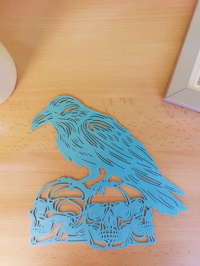 🐦 Raven on skulls / Havran na lebkách wall or table decoration・Free 3D ...