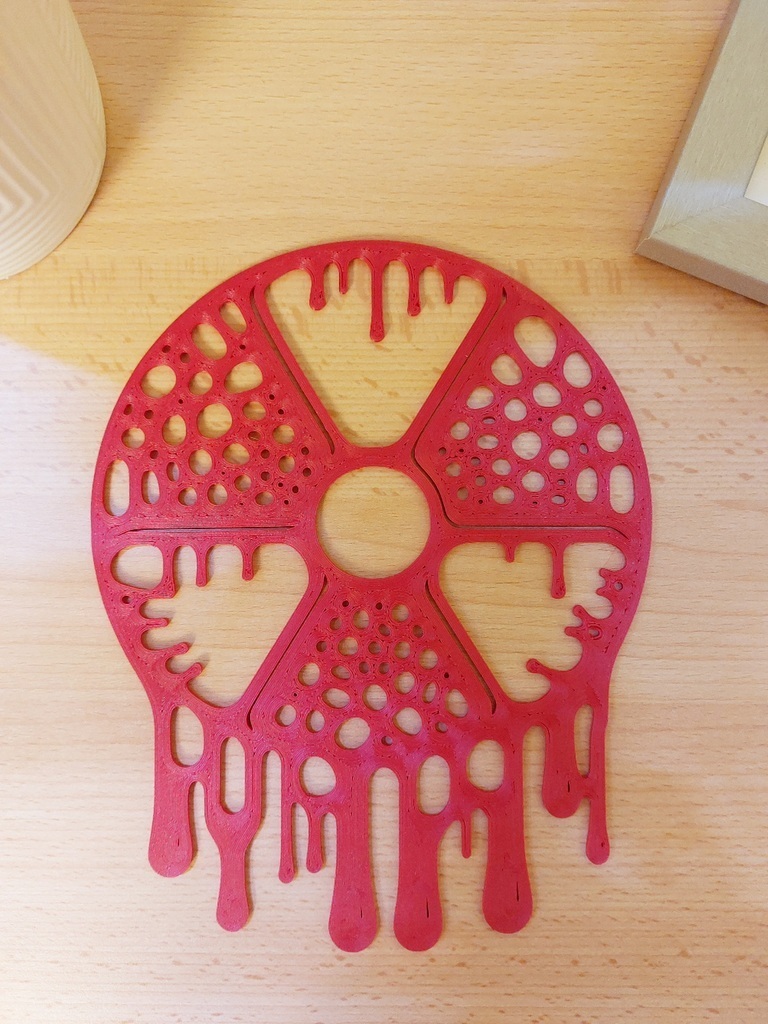 Free 3D file Radioactive label / Značka radioaktivity wall or table ...