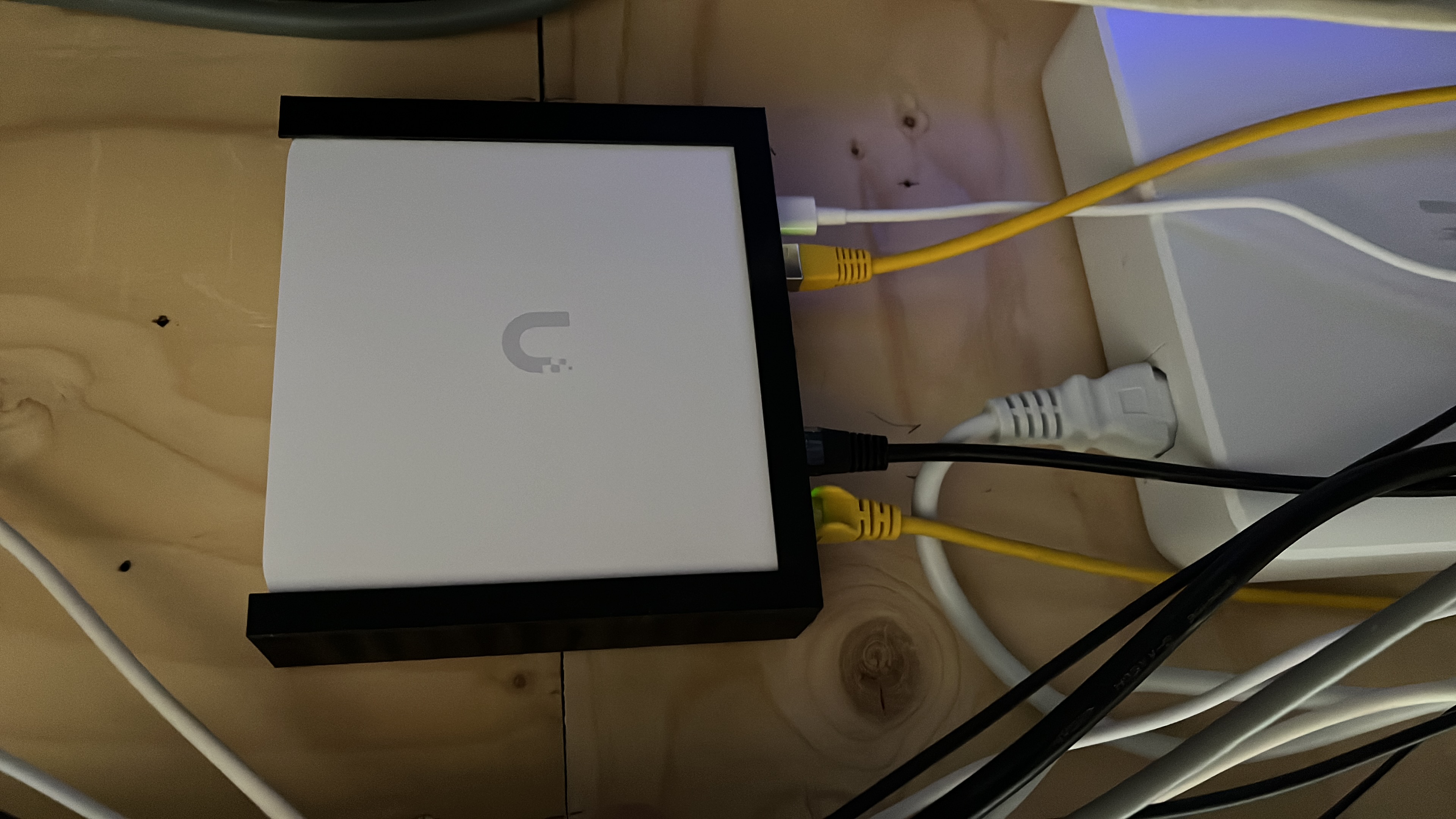 3D printing Ubiquiti Cloud Gateway Ultra wall mount・Cults