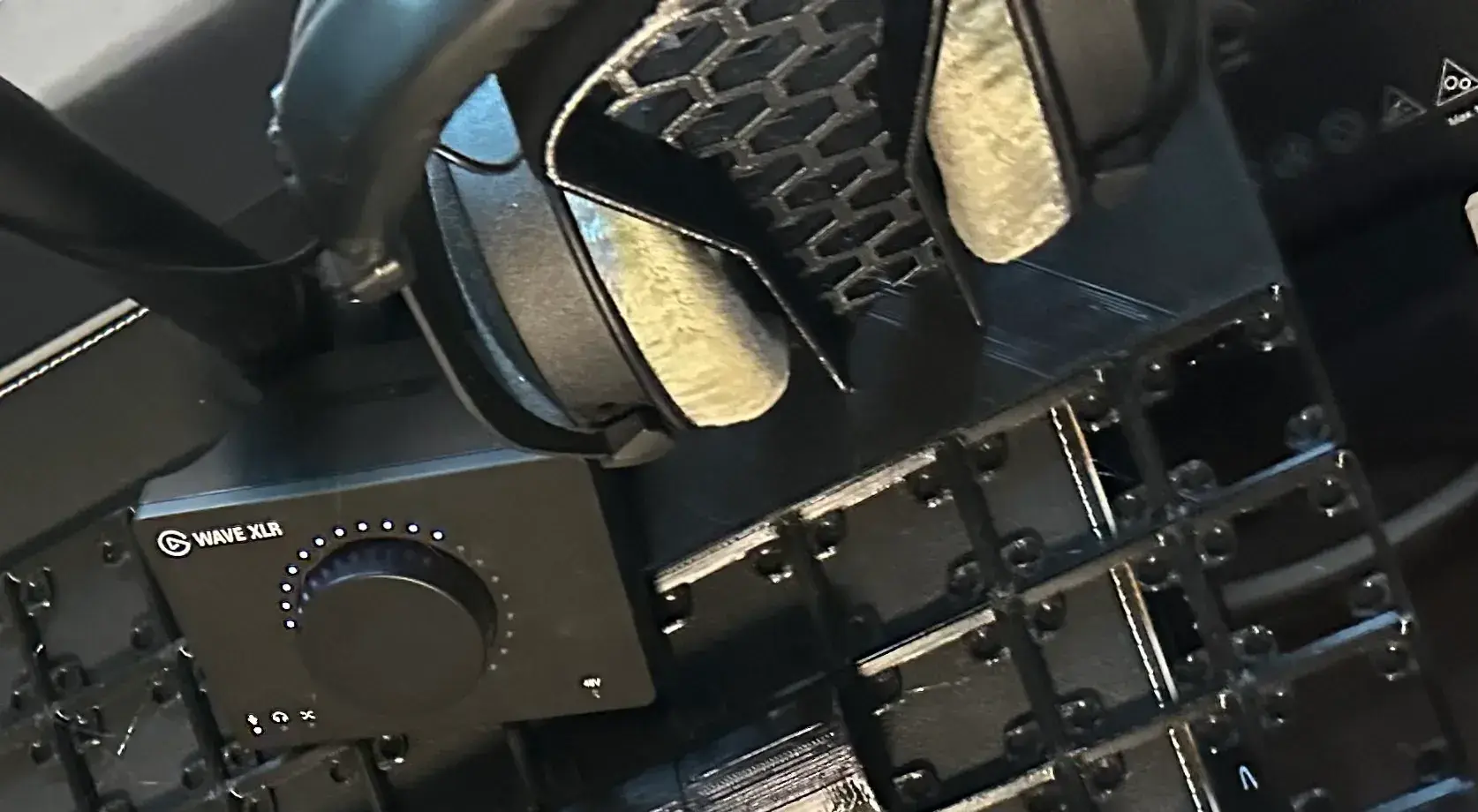 Free 3D file Gridfinity 2x4 hex headset stand 🏢 ・3D print design to ...