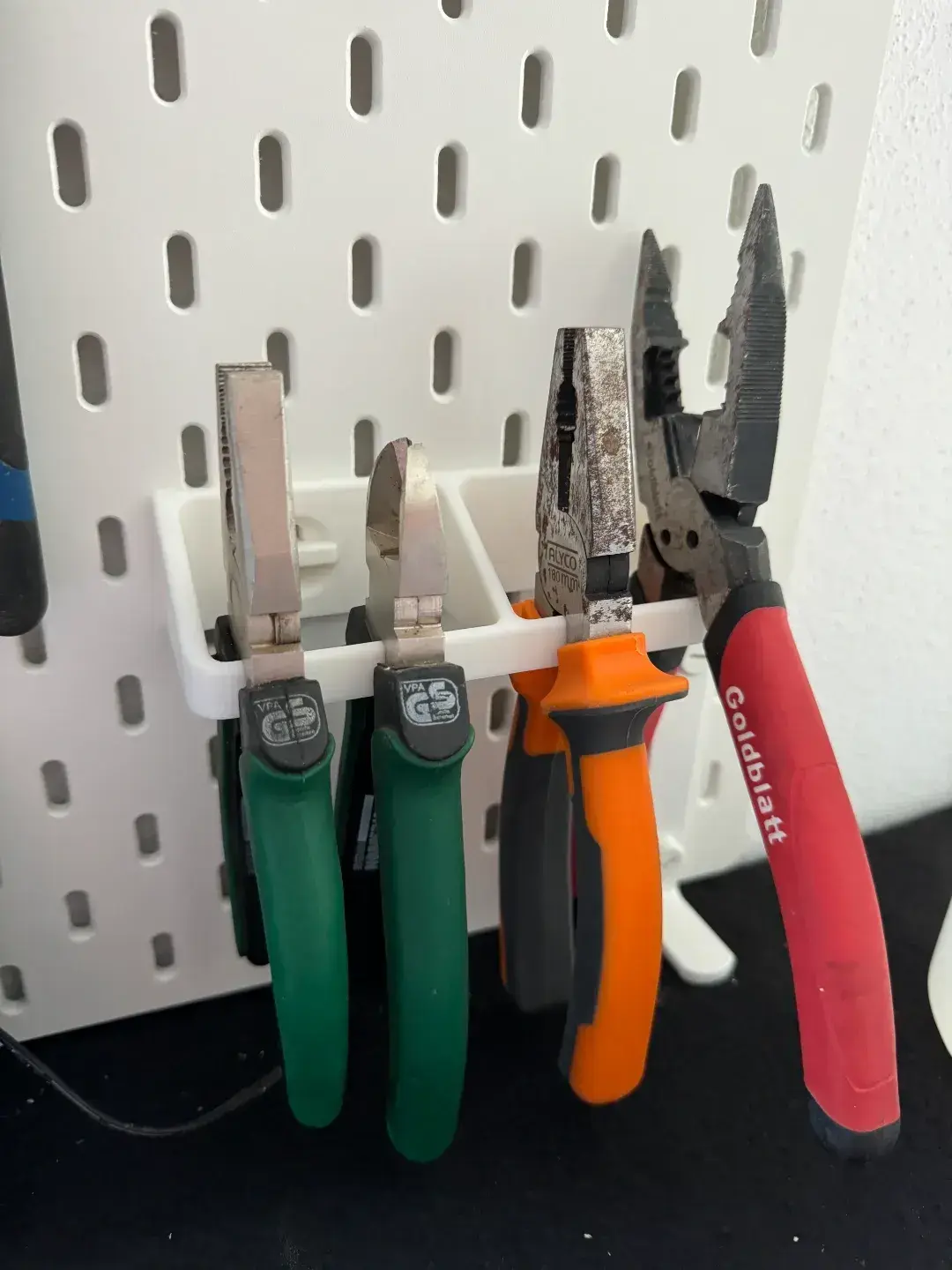 Free 3D file Skadis Pliers Holder with T-Clips 🧰 ・3D printing template to download・Cults