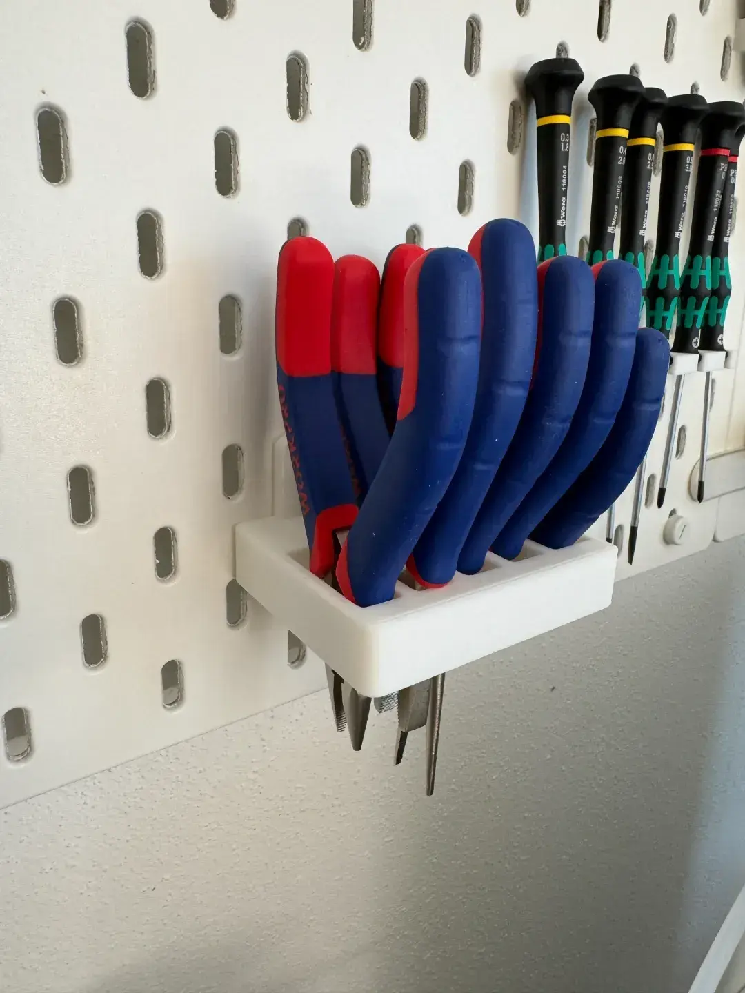 3D file IKEA Skadis Small Pliers Holder with a T-Clip 🤏 ・3D printing ...