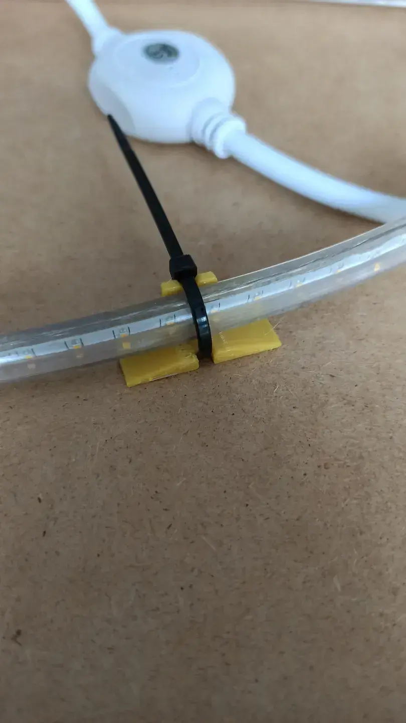 Archivo 3D gratis LED Strip Mount with Zip-Ties ⚓ ・Plan para descargar ...