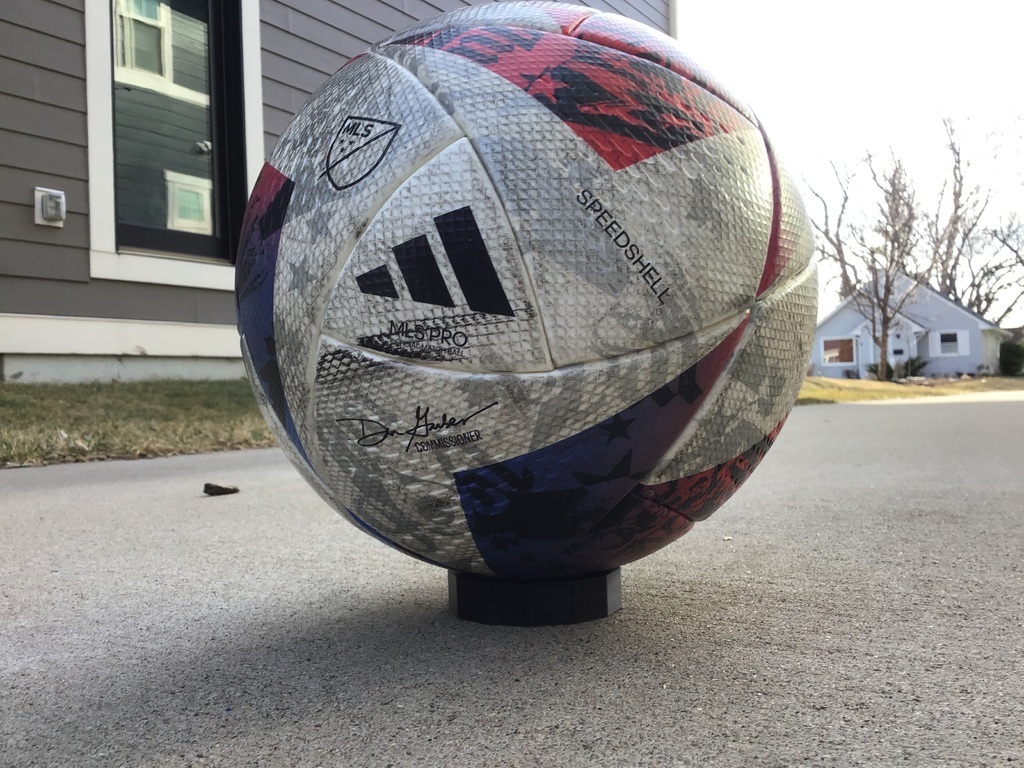 Free 3D file Soccer Ball Stand ⚽ ・3D print design to download・Cults