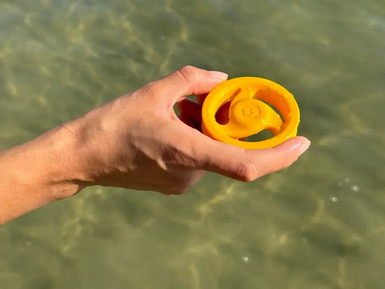 🚰 AquaFlyer: The Ultimate Floating Mini Frisbee・Free 3D File for ・Cults