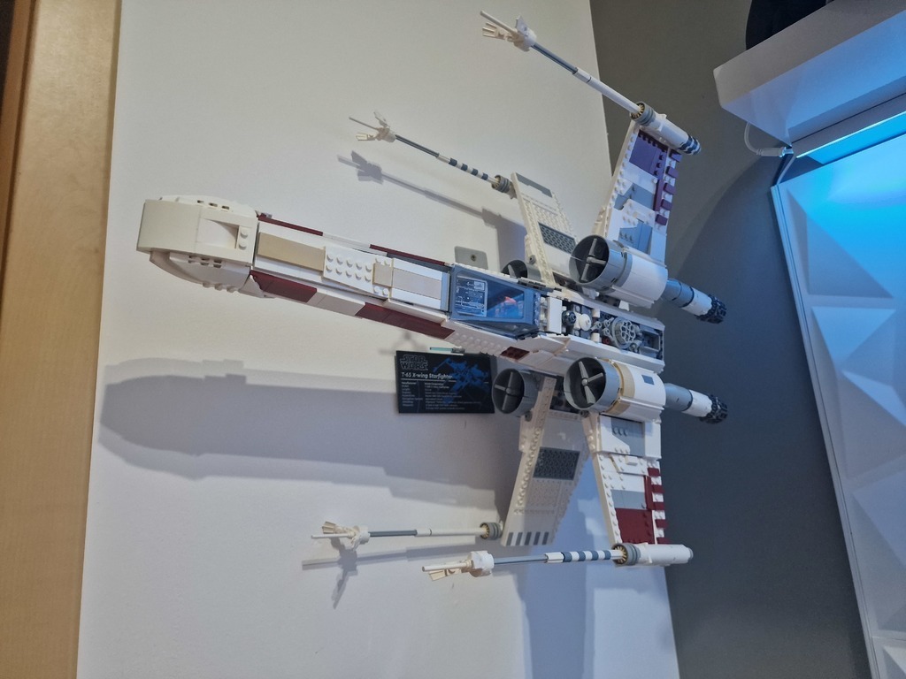 🚀 Lego UCS X-wing Starfighter Wall Mount・Free 3D File for ・Cults