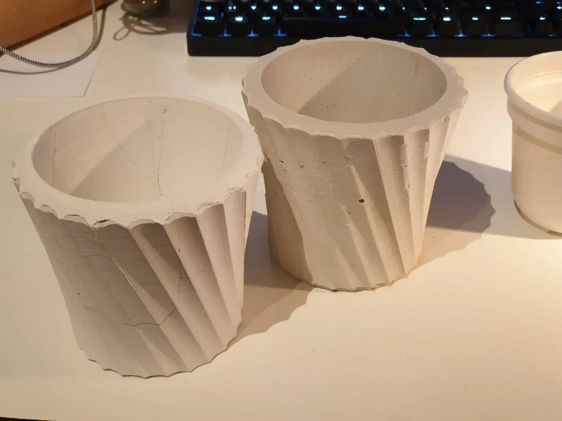 Free 3D file Plaster Cast Pot for 100mm inner Pot 🪴 ・3D print design to ...