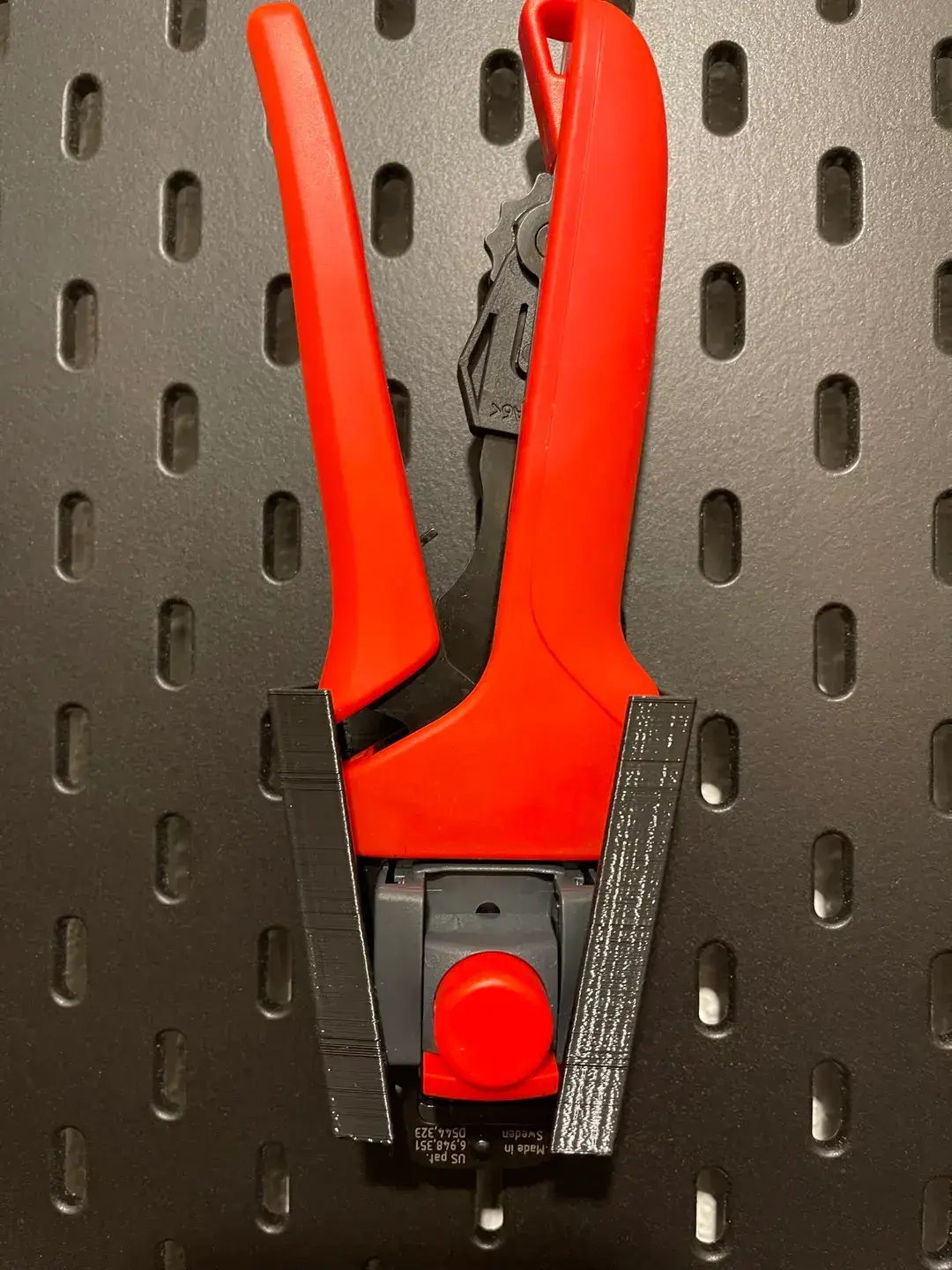Skadis T-Nut mount for Molex Hand Crimp Tool・Free 3D File for ・Cults