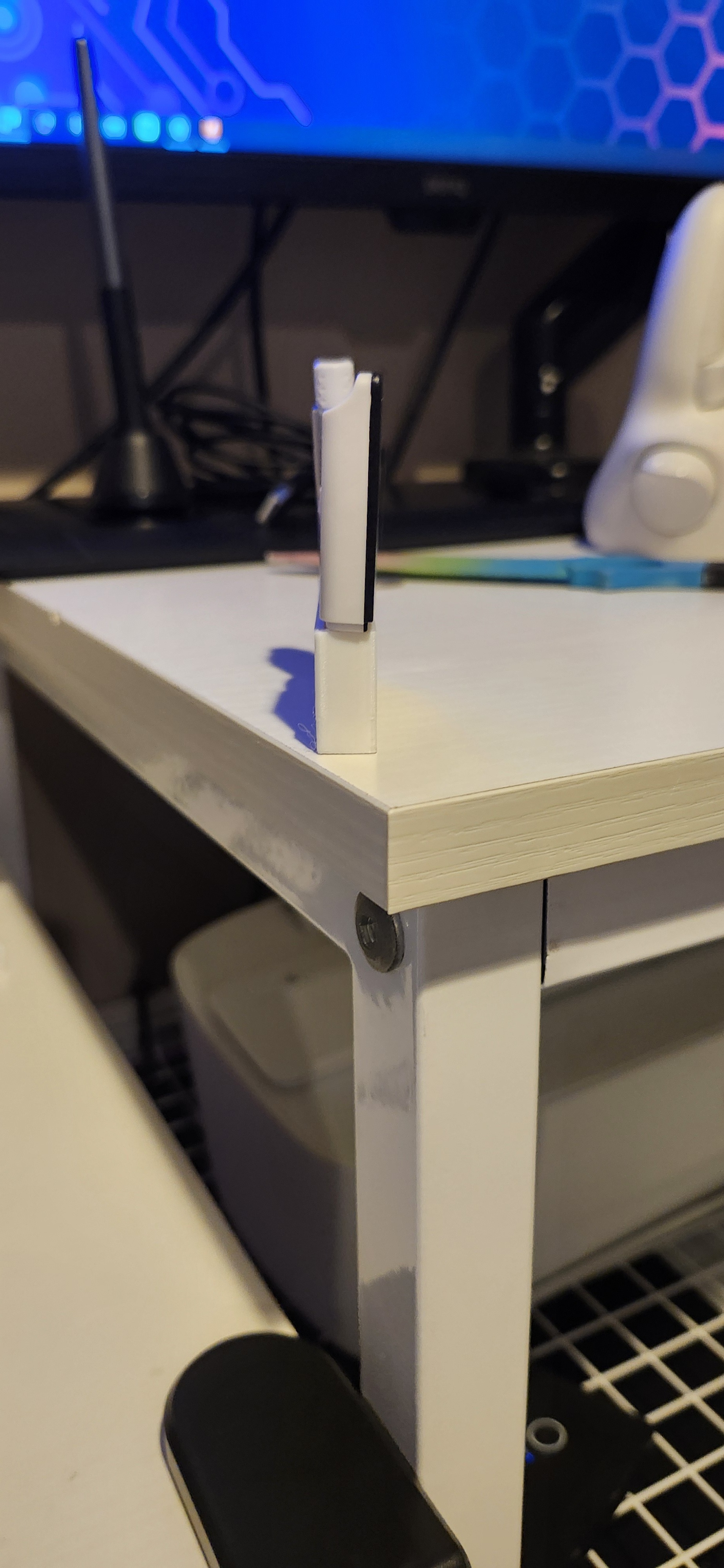 Free 3D file Tri USB holder 💾 ・3D printable design to download・Cults