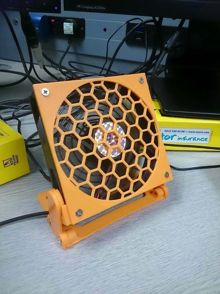 Free STL file Mini Desk/Wall Fan with Ratcheting Angle 👽 ・3D print ...