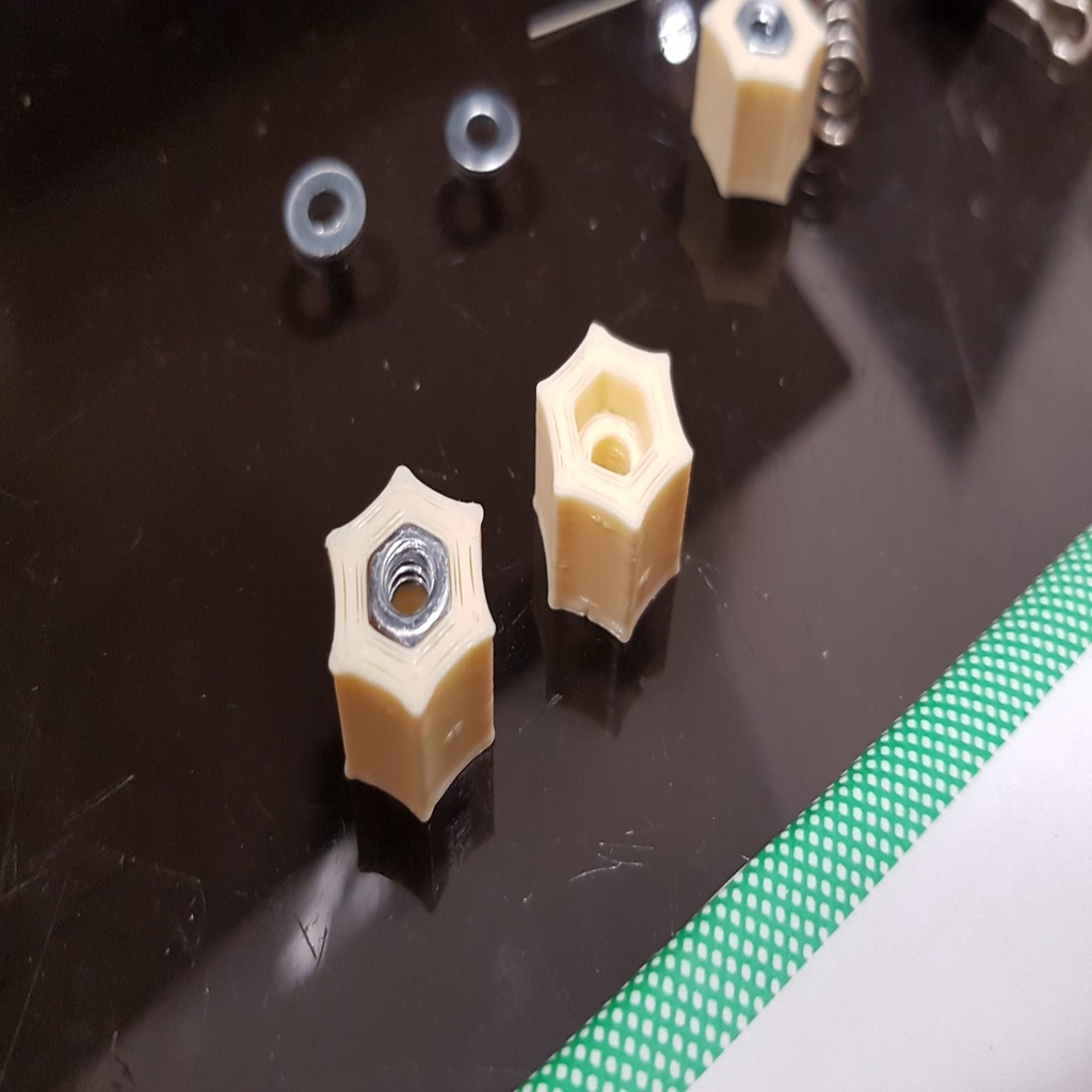 🛏️ Ender 3 bed leveling nuts caps M4・Archivo STL Gratis para Impresión ...