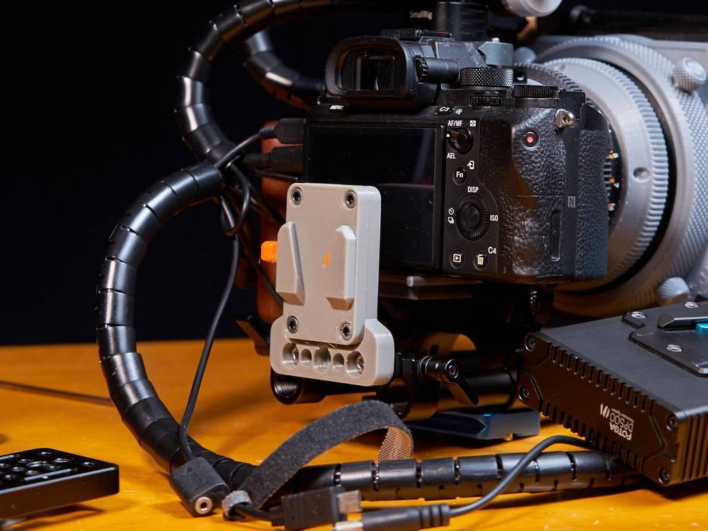 🔋 V-lock plate for V-mount battery (male & female)・Free 3D File for ・Cults