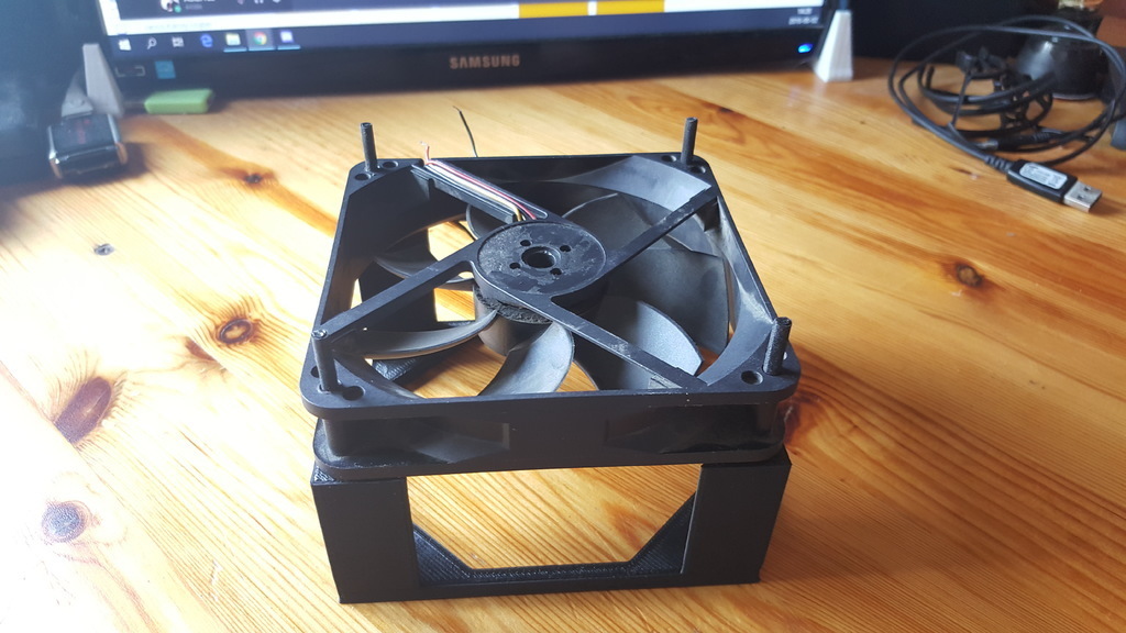 🧑‍🔧 Bladeless Desk Fan Base for 12 cm fan・Free 3D File for ・Cults