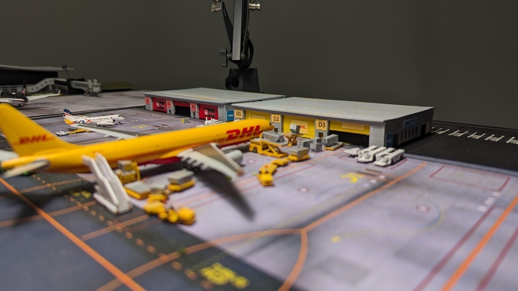 🛩️ 1:400 Airport cargo terminal・Free 3D File for ・Cults