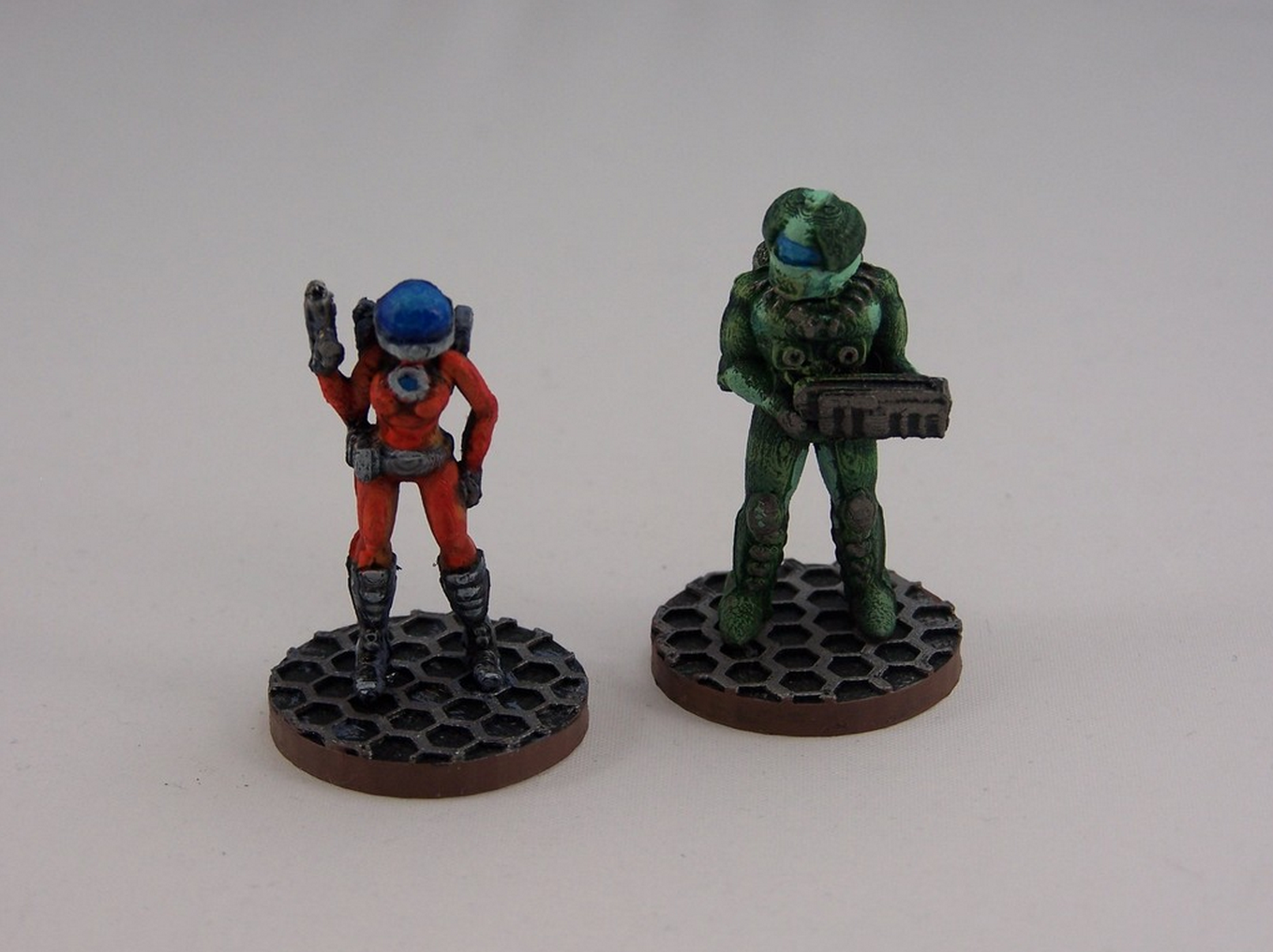 🛰 Space Girl (28mm Miniature)・Free STL File for ・Cults