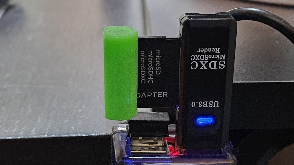 🧞‍♂️ SD CARD GRIP HOLDER STAND・Free 3D File for ・Cults