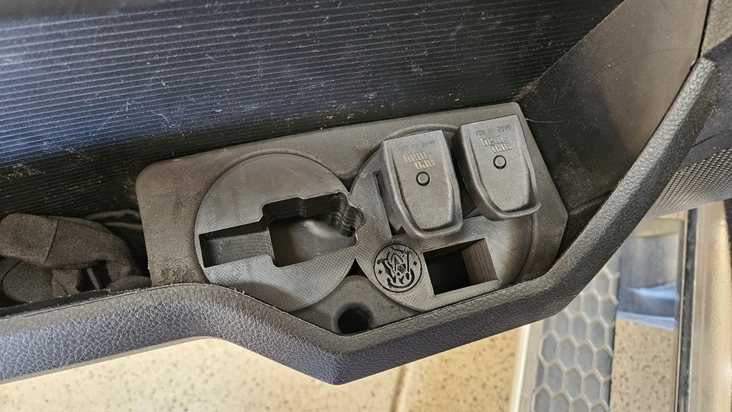 🔫 GUN CUP HOLDER・Free 3D File for ・Cults