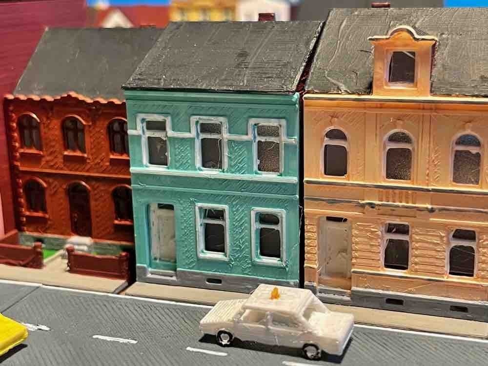 🏗️ Urban building 15 - town house (z-scale)・Free 3D File for ・Cults