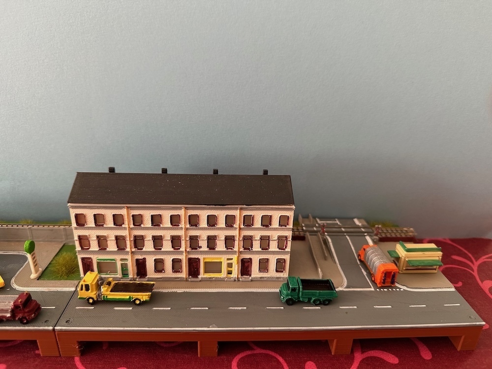 🏠 “z-slat“ 08 house and railroad crossing (z-scale)・Free 3D File for ・Cults