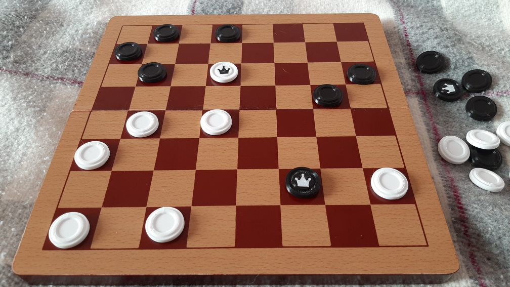 🎨 Checkers stackable 2 colors・Free 3D File for ・Cults